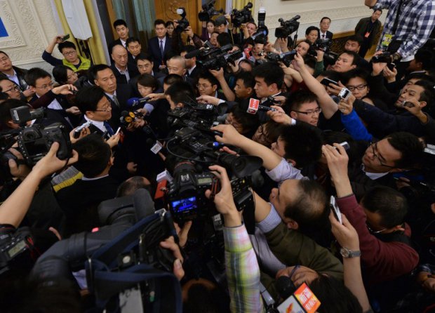 How to survive a media scrum | Correspondent